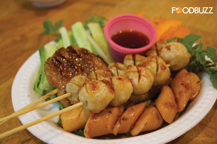 ភូមិដូង៖ អាហារដ្ឋានរទេះថ្មីនៅសន្ធរម៉ុកមានអ្វីប្លែកខ្លះ?