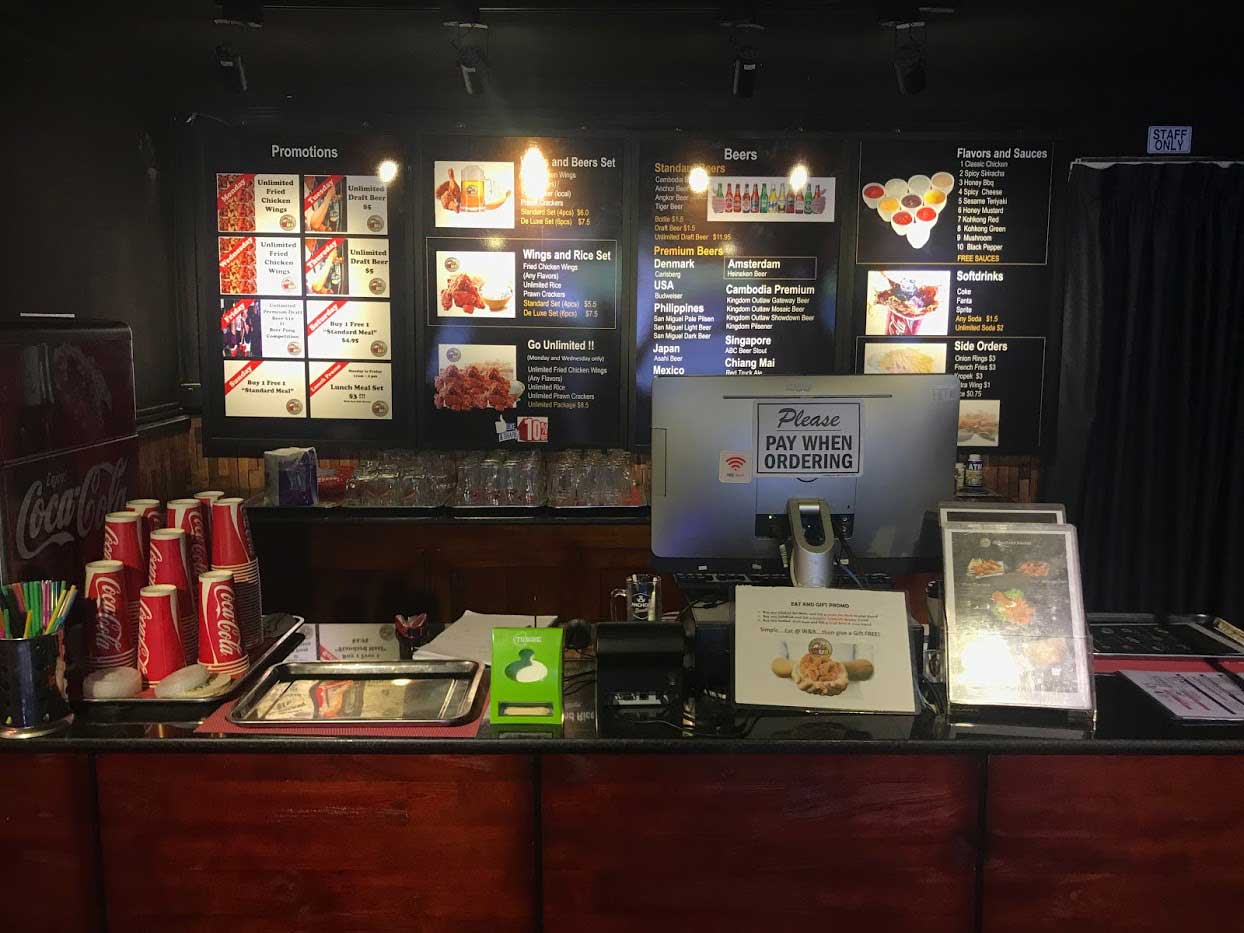 រសជាតិស្លាបមាន់បំពងដល់ទៅ 10 ហើយញ៉ាំស្រាបៀរគ្មានដែនកំណត់ទៀត រកណាបាន!